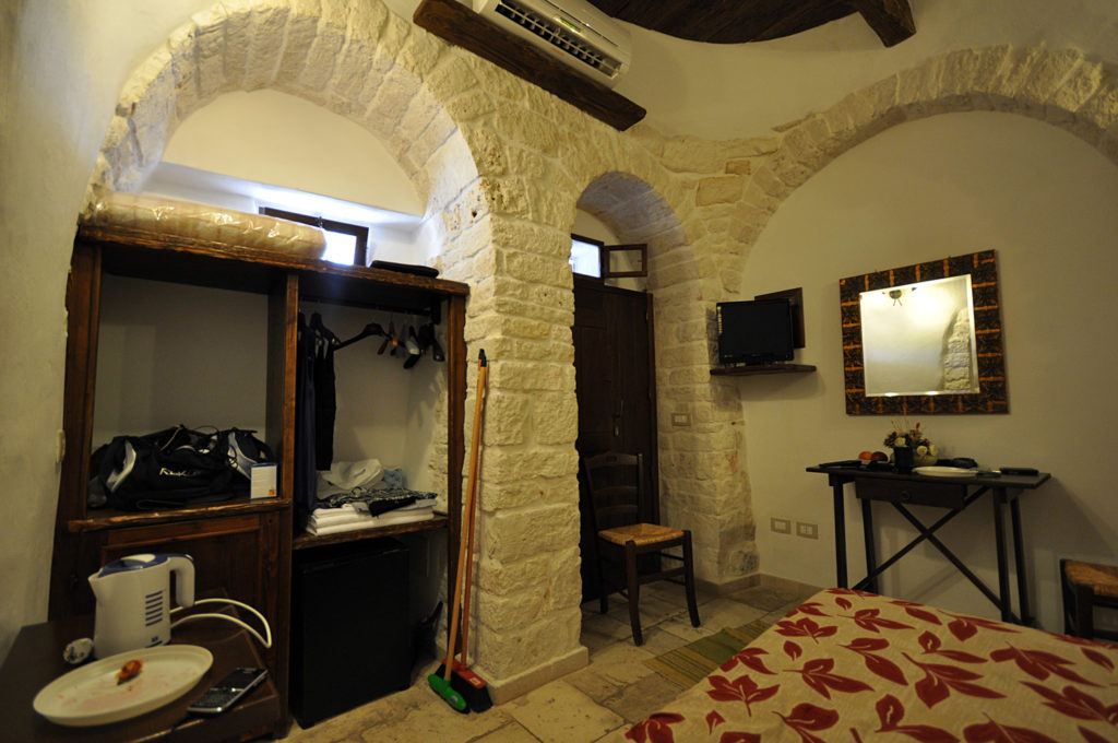 Alberobello – Trulli in sun-drenched Puglia. Sightseeing, hotels, and ...