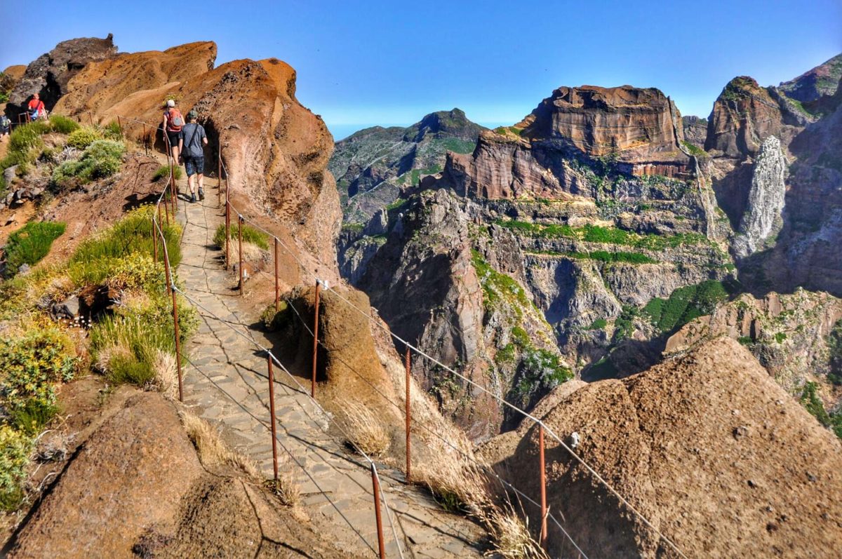 Trail to the highest peak of Madeira, Pico Ruivo (PR1 Vereda do Areeiro ...