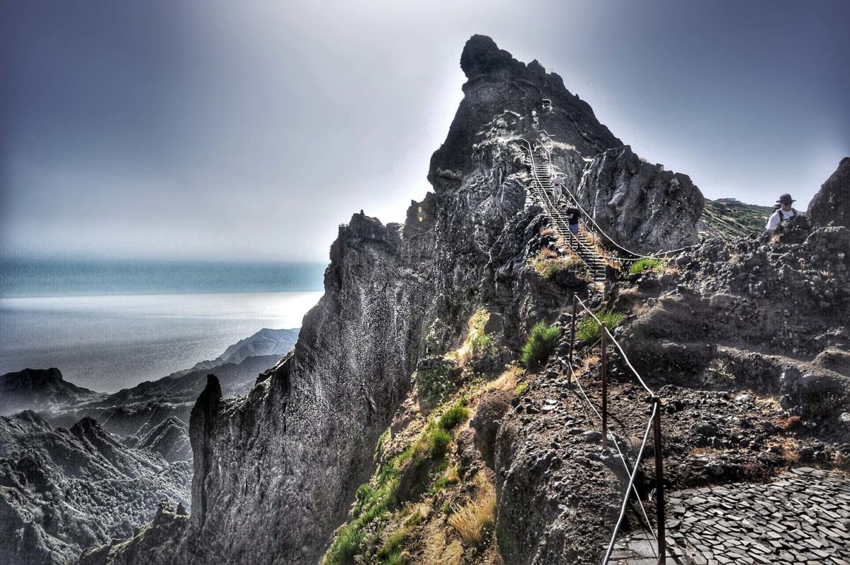 Trail to the highest peak of Madeira, Pico Ruivo (PR1 Vereda do Areeiro ...