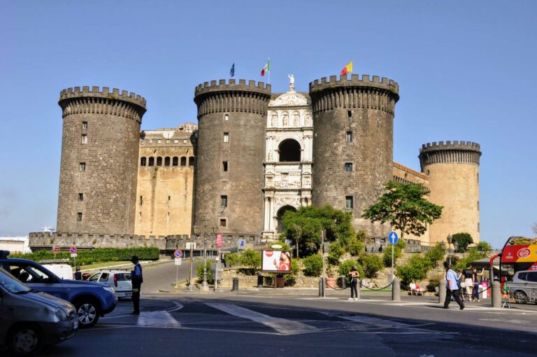 Neapelj: največje znamenitosti - zemljevid, načrt ogledov, spomeniki ...